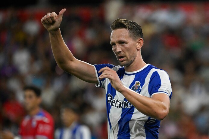 Complimenten van Francesco Farioli voor Luuk de Jong na geblesseerd ...