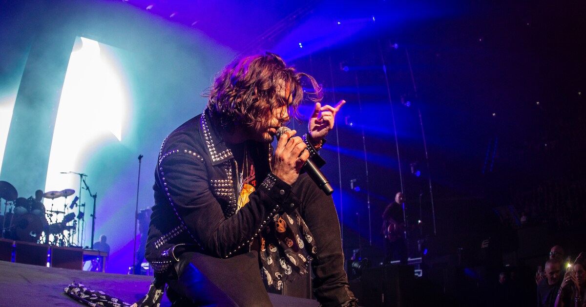 1,4 miljoen kijkers zien Waylon 21 minuten lang Queen coveren bij DWDD ...