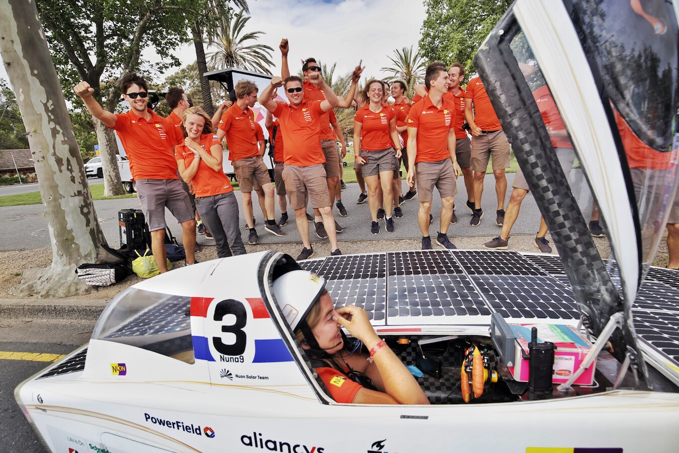 Nuon Solar Team opnieuw wereldkampioen zonneracen | Foto | AD.nl