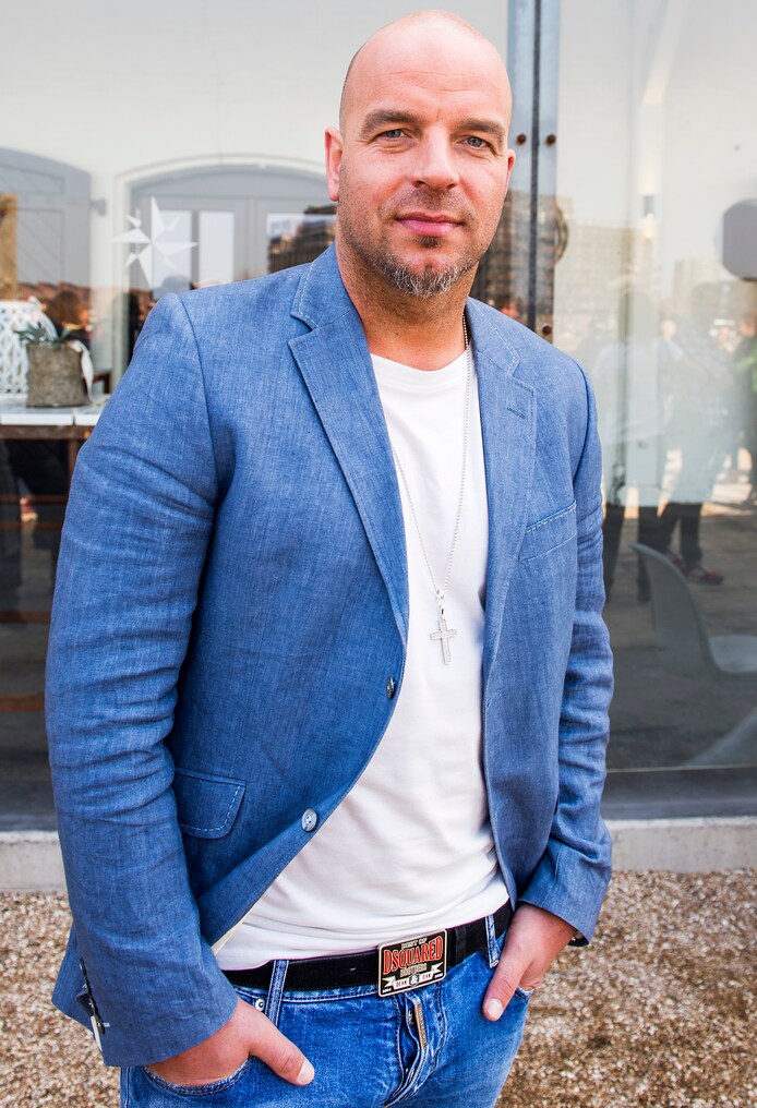 Andy van der Meijde reageert met biertje op boze dochter | Show | AD.nl