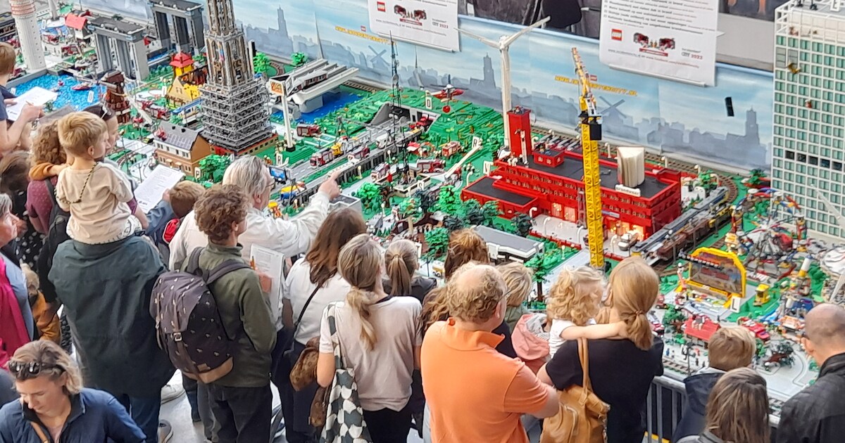 ‘Rampenstad’ van Lego-steentjes in de Sint Joriskerk | Amersfoort | AD.nl