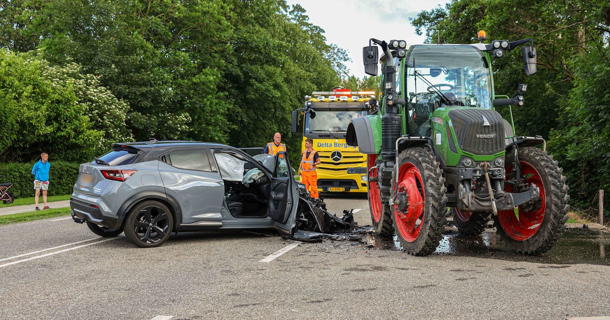 Twee lichtgewonden bij botsing tussen auto en trekker bij Rutten ...