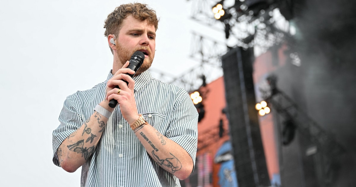 Alex Warren moest in een auto leven, nu lijkt hij de grootste nummer 1 ...