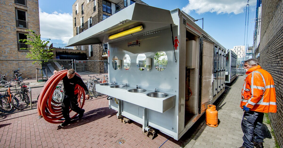 Buiten douchen: studenten maanden zonder warm water | Amsterdam | AD.nl