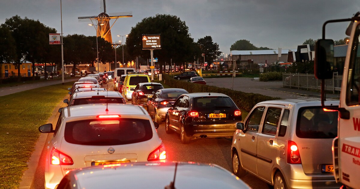 Weken geen verkeer op Hartelbrug, ook metrodienst aangepast | Regio | AD.nl