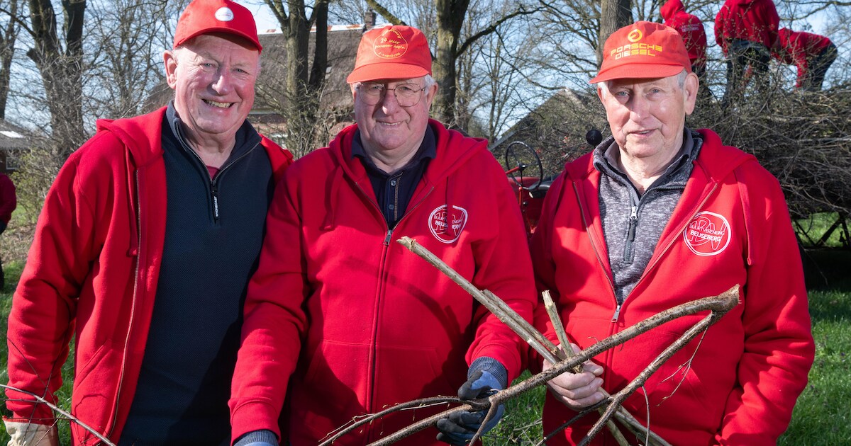 Deze krasse knarren bouwen al jaren mee aan paasvuur in buurtschap ...