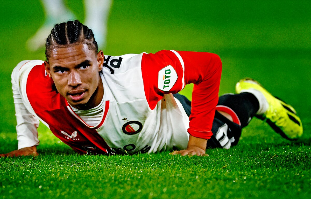 Calvin Stengs weken uit de roulatie door operatie aan knie: ‘Een ...