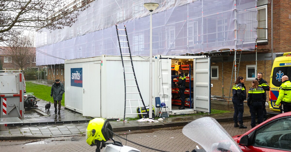 Bouwvakker valt van ladder en raakt gewond | Gouda | AD.nl