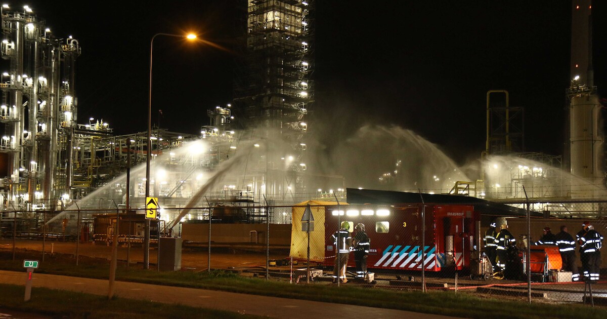 Gevaarlijke zuurhoudende stof gelekt bij raffinaderij Shell Pernis ...
