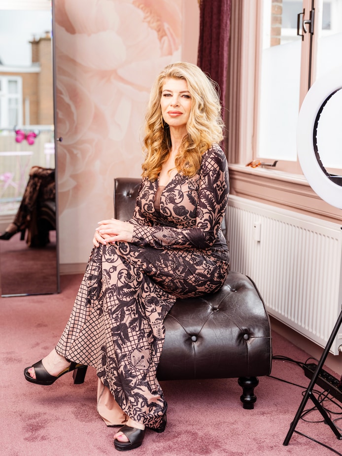 Dankzij haar levenservaring is Lucette (53) helemaal happy op OnlyFans: ‘Als je de lead hebt, is ...