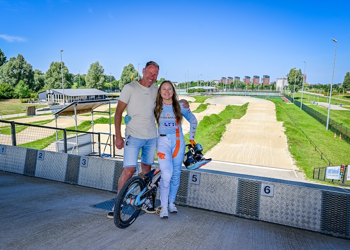 Jan heeft twee banen voor olympische BMX-droom van dochter Yvette: ‘Ben onmisbare schakel ...