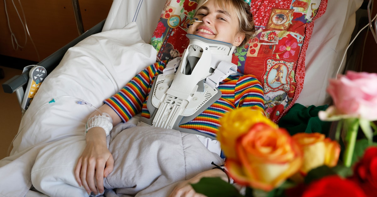 Drie jaar reisde Kris (27) de wereld over in haar rolstoel, nu is ze aan bed gekluisterd en is ...