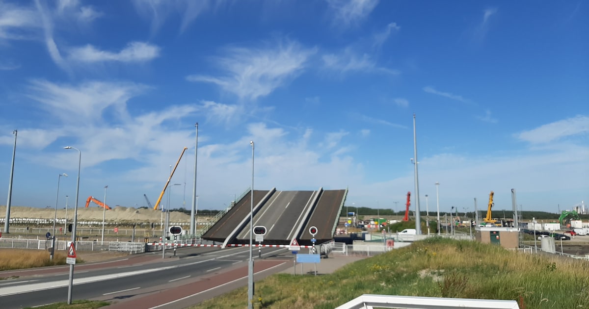 Opspattend water en stof bij zevende plof Middensluis in Terneuzen: ‘Zo ...