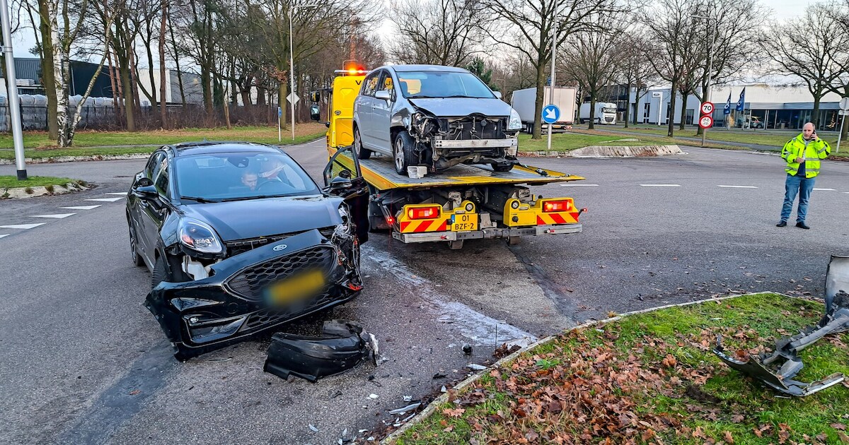 Twee auto’s fors beschadigd bij botsing in Oss | Oss | AD.nl