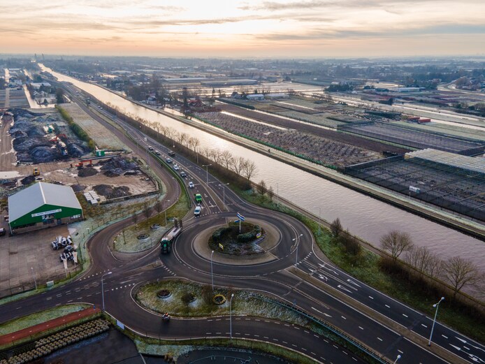 Waar moet-ie komen, die tweede oeververbinding van Boskoop? Deze plek ...