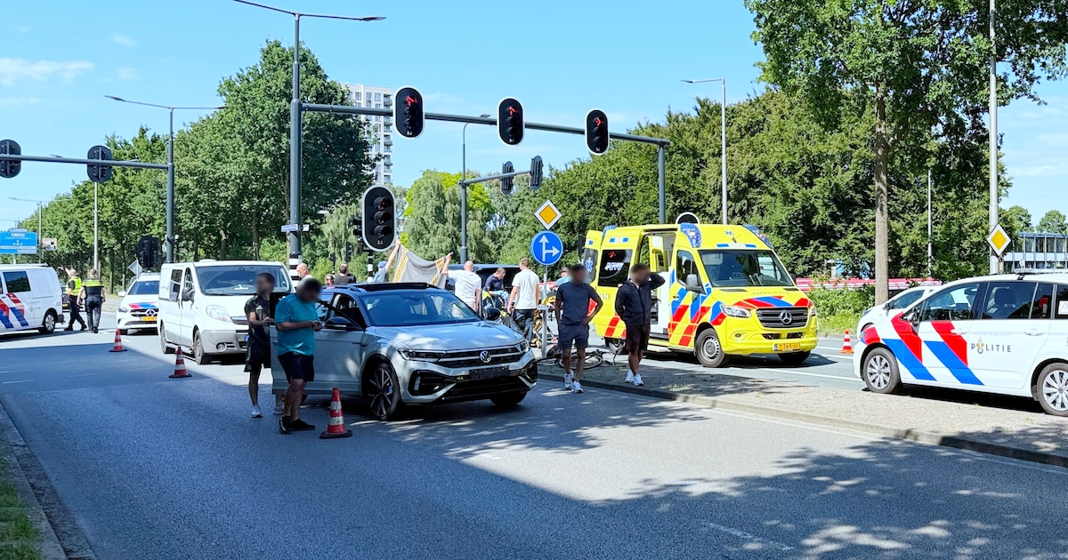 Gewonde bij ernstig ongeluk op drukke kruising op Ringweg Kruiskamp: ‘Ze rijden hier als gekken ...