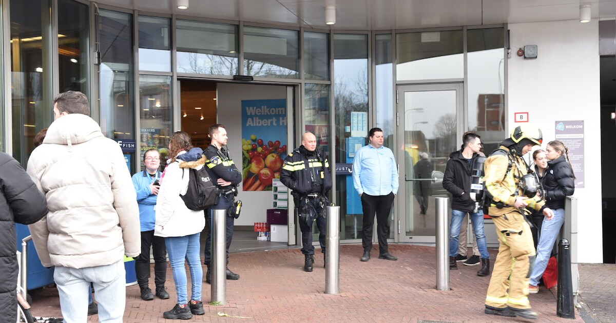Albert Heijn in De Lier ontruimd vanwege vreemde lucht | Regio | AD.nl