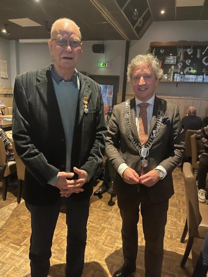 Jan Brand uit Ammerstol gehuldigd: 35 jaar inzet beloond met ...
