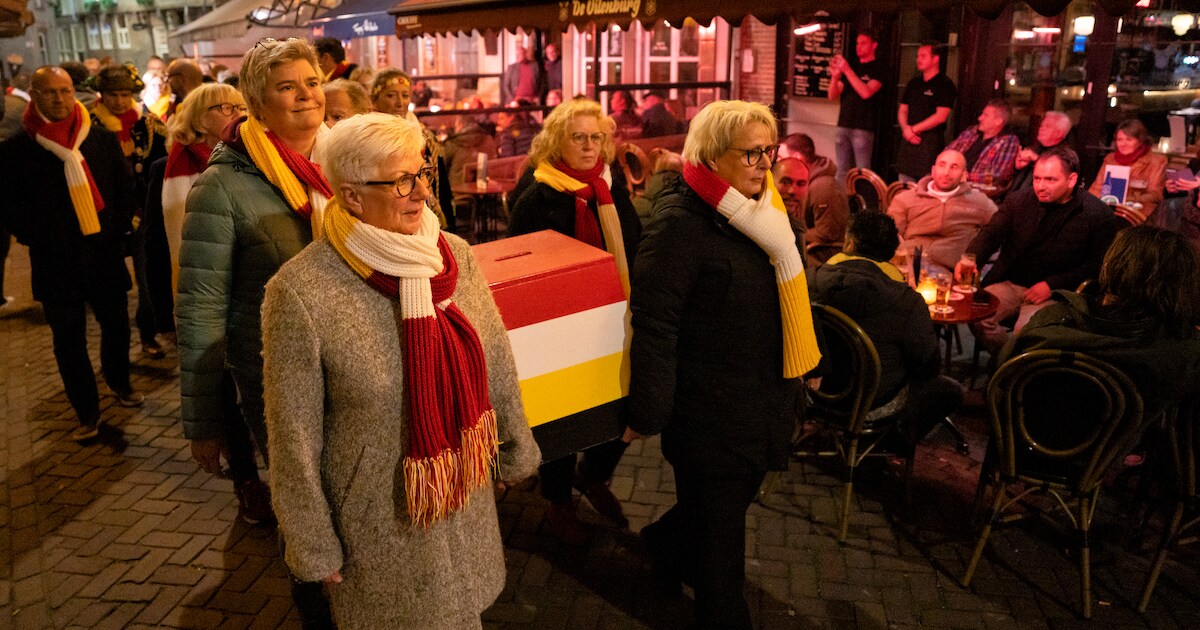 Oeteldonkse Passie met de lijdensweg van Knillis, ’Als ik jou kus’ en ...