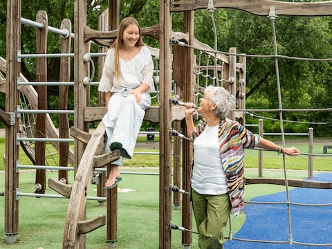 Evie (14) en Margreet (76) delen alles, van logeerpartijen tot ...