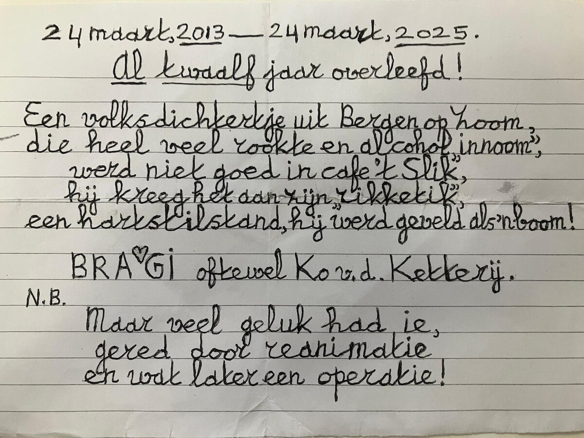 Hij leeft zonder internet, maar in een compleet volgeplakt huis: maak ...