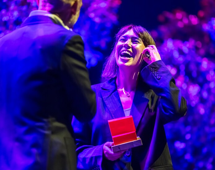 Utrechtse zangeres Meau krijgt speciale award: zij speelde in élke zaal ...