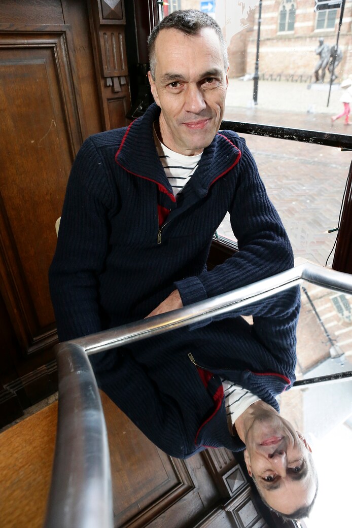 NOS-correspondent stopt na 25 jaar vanwege longziekte | Show | AD.nl