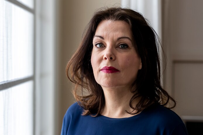 Manon Uphoff onthult nieuwe bundel bij boekhandel Roelants | Nijmegen ...