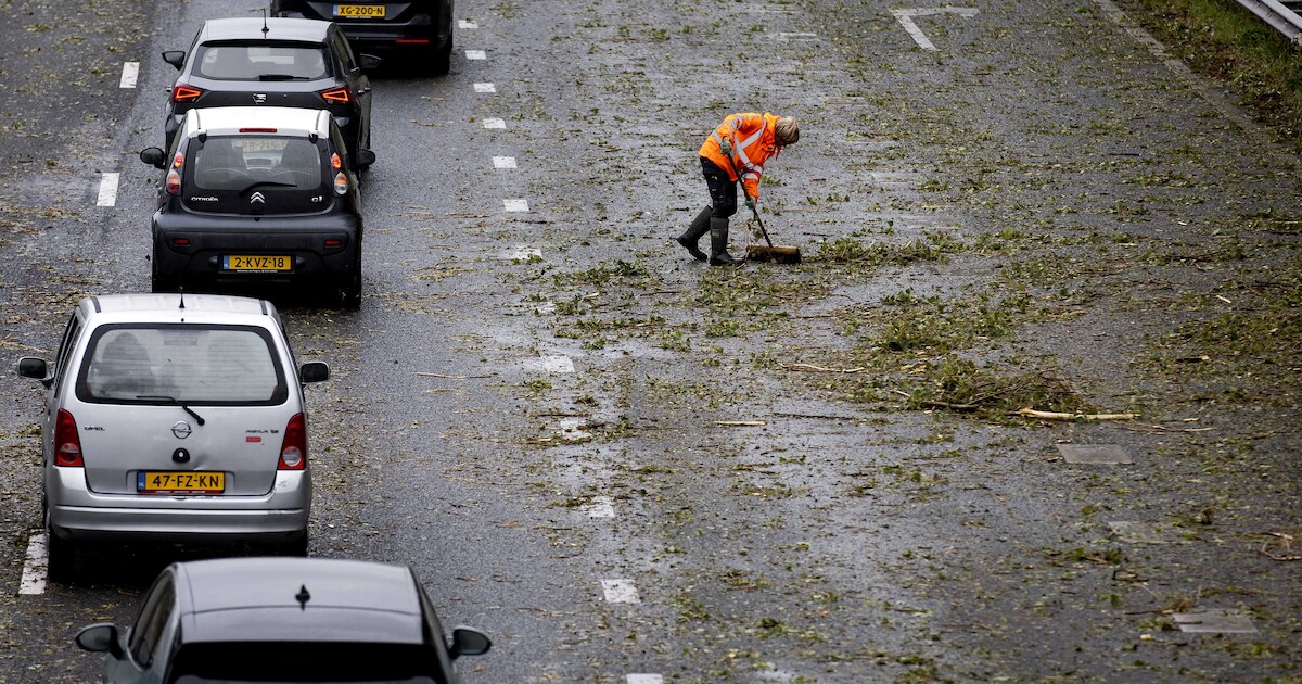 Hinder op wegen neemt af, meeste bussen rijden weer in Noord-Holland ...