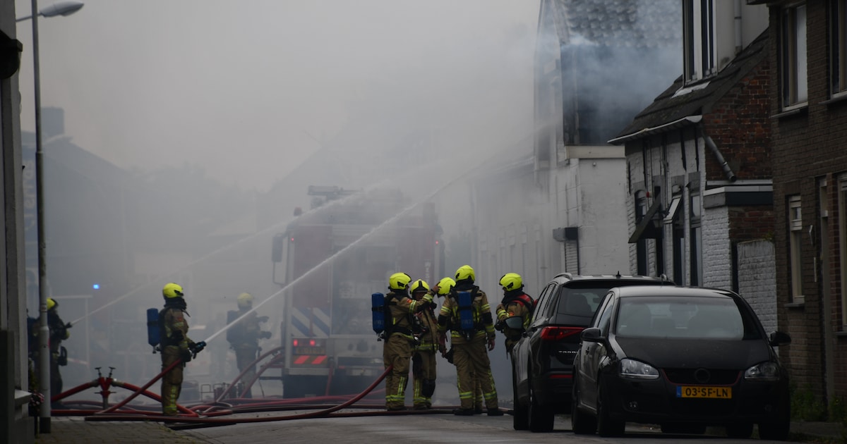 Grote brand in woning Westdorpe, explosiegevaar door gasflessen in pand ...