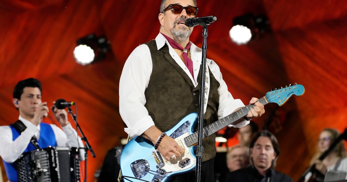 The Mavericks-zanger Raul Malo (60) overleden | Show | AD.nl