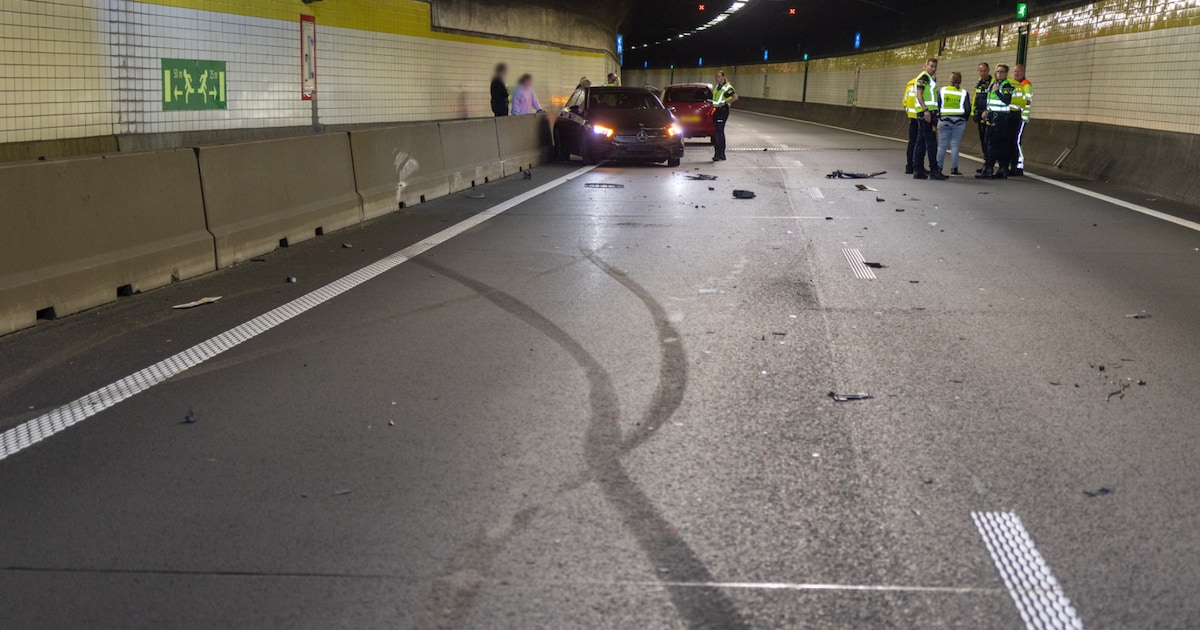 Tunnelbuis Beneluxtunnel dicht na ongeval op A4 bij Schiedam | 112 nieuws Schiedam | AD.nl
