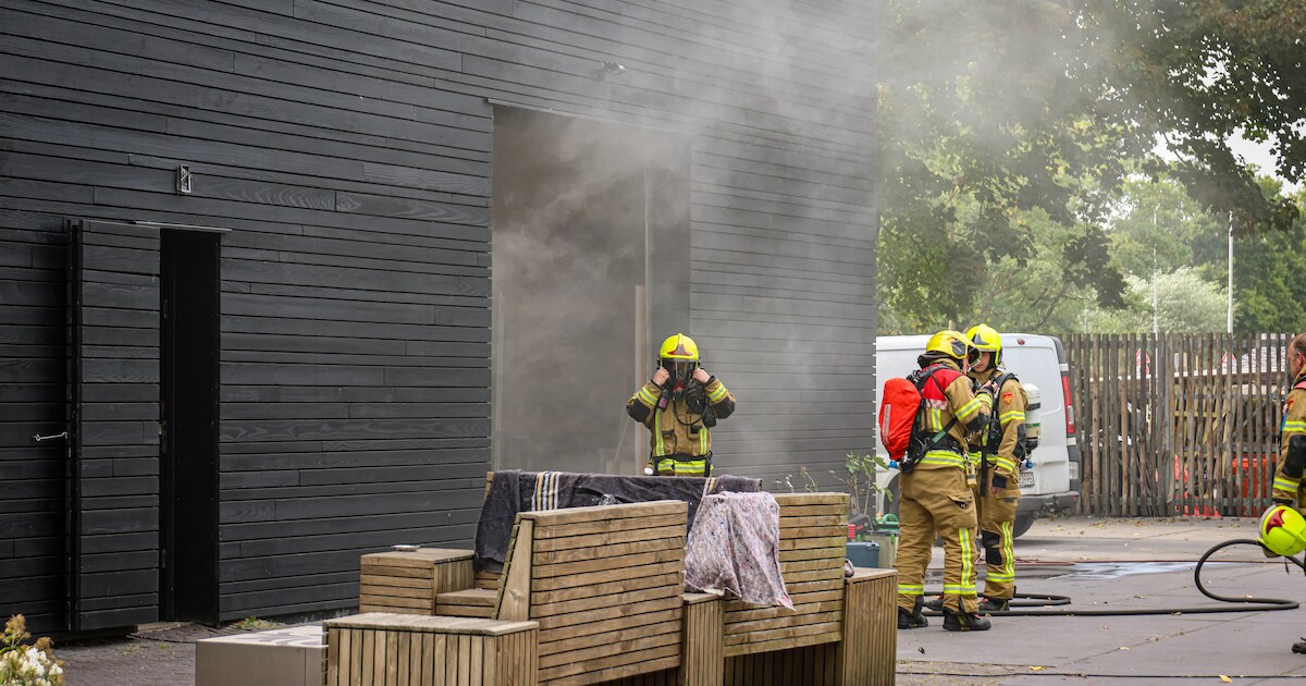 Brand in Rotterdams bedrijfspand na vlam vattende zaagmachine | 112 nieuws Rotterdam | AD.nl