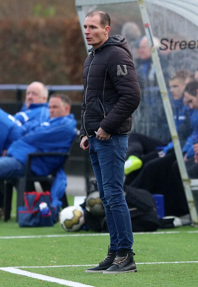 Trainer Smaal: Twee elftallen trainen is te zwaar | Dordrecht | AD.nl