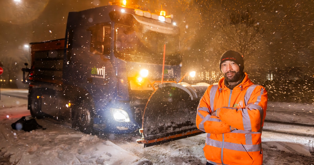Fabian ruimt vanaf 4.30 uur sneeuw en strooit zout op wegen: ‘Soms zijn ...