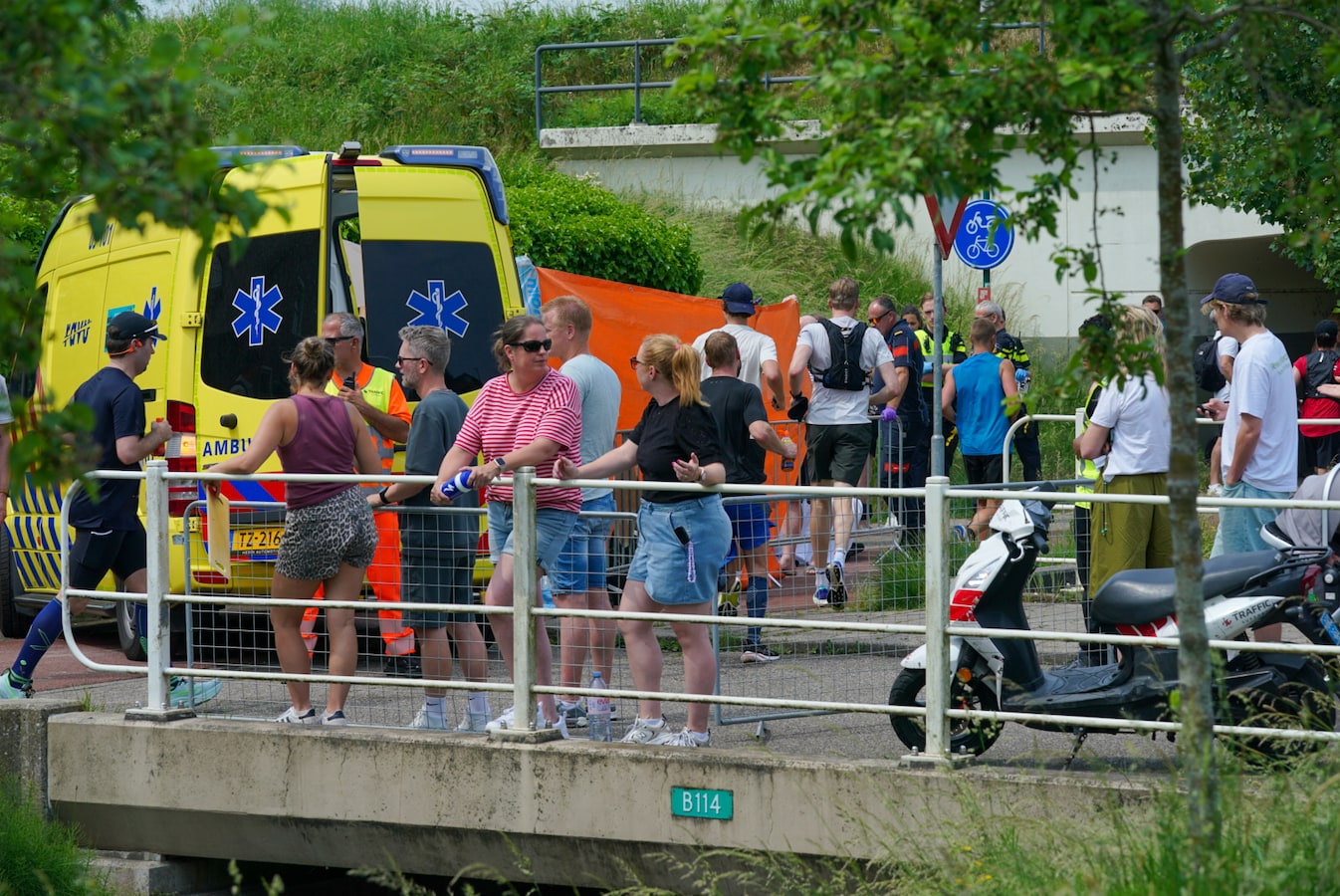 Deelnemer aan Marathon Utrecht onwel geworden en overgebracht naar ...