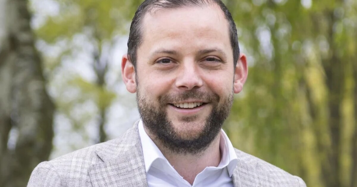 René van der Weide vertrekt na 10 jaar als wethouder van Emmen: ‘Dubbel ...