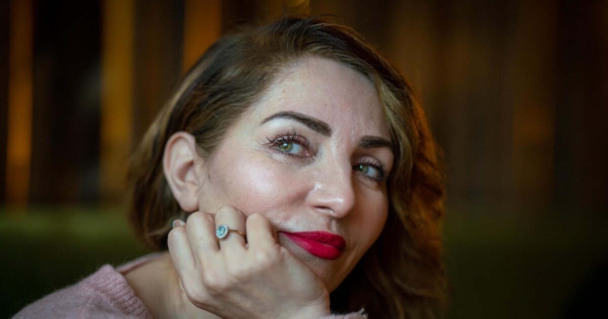 Acteurs lezen familieverhalen voor van Turkse schrijvers in Mimik in Deventer | Deventer | AD.nl