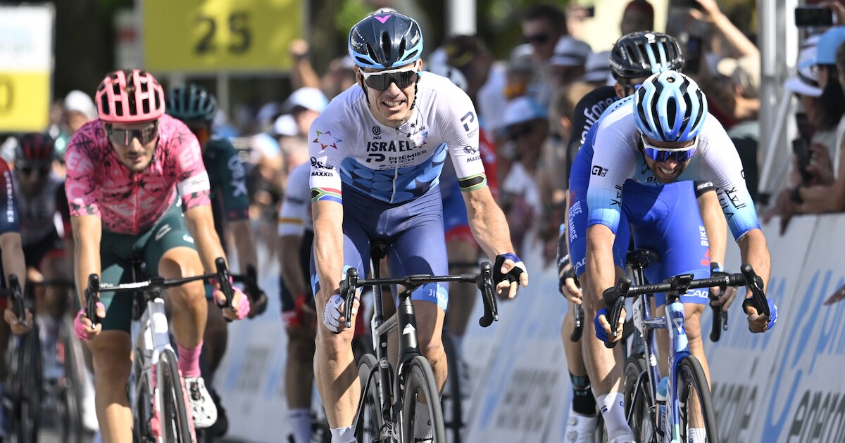 Daryl Impey (37) verslaat Michael Matthews in lastige slotklim en boekt ...