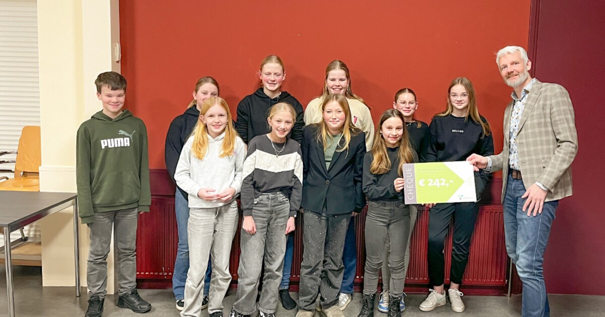 Jongeren Lutjegast krijgen cheque van 242 euro voor ...