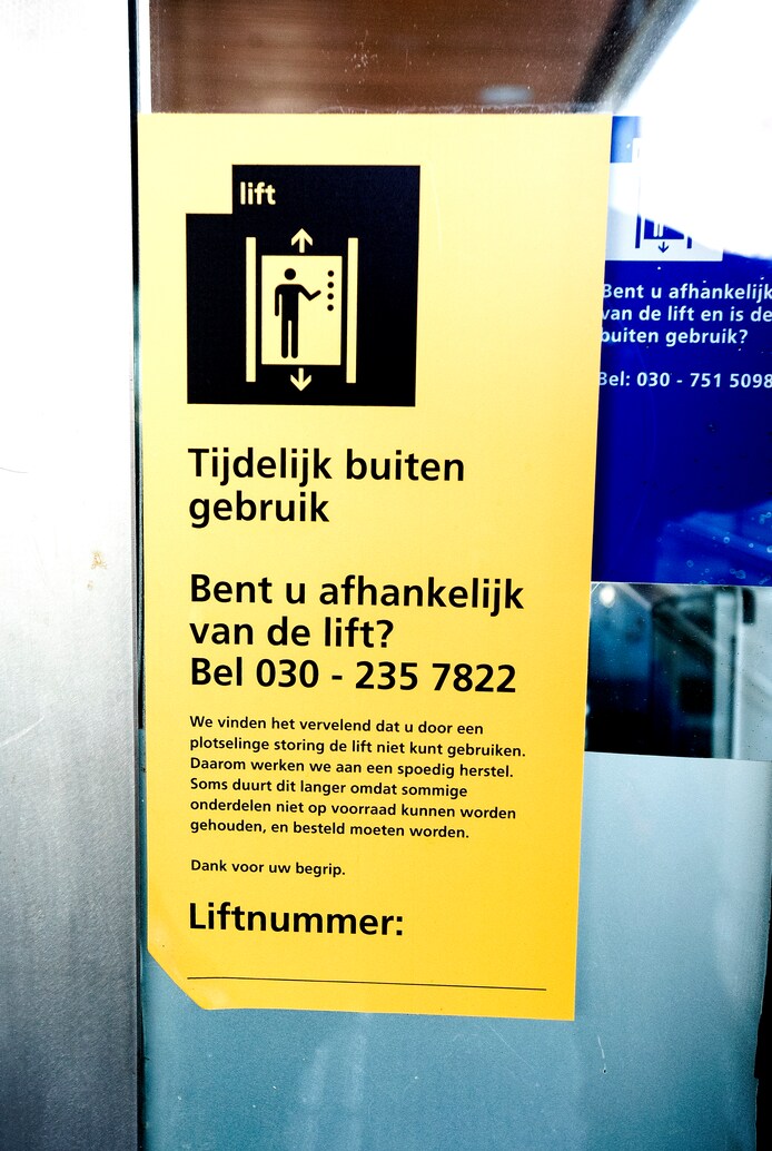 ‘Geef ProRail een boete als lift en roltrap op Maarssen NS nog langer ...