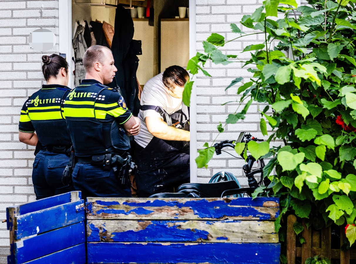Man (21) zwaargewond na steekpartij in woning Zwijndrecht, politie ...