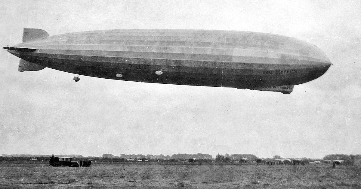 ‘Daar is-ie’: tienduizenden zagen Graf Zeppelin landen | Regio | AD.nl