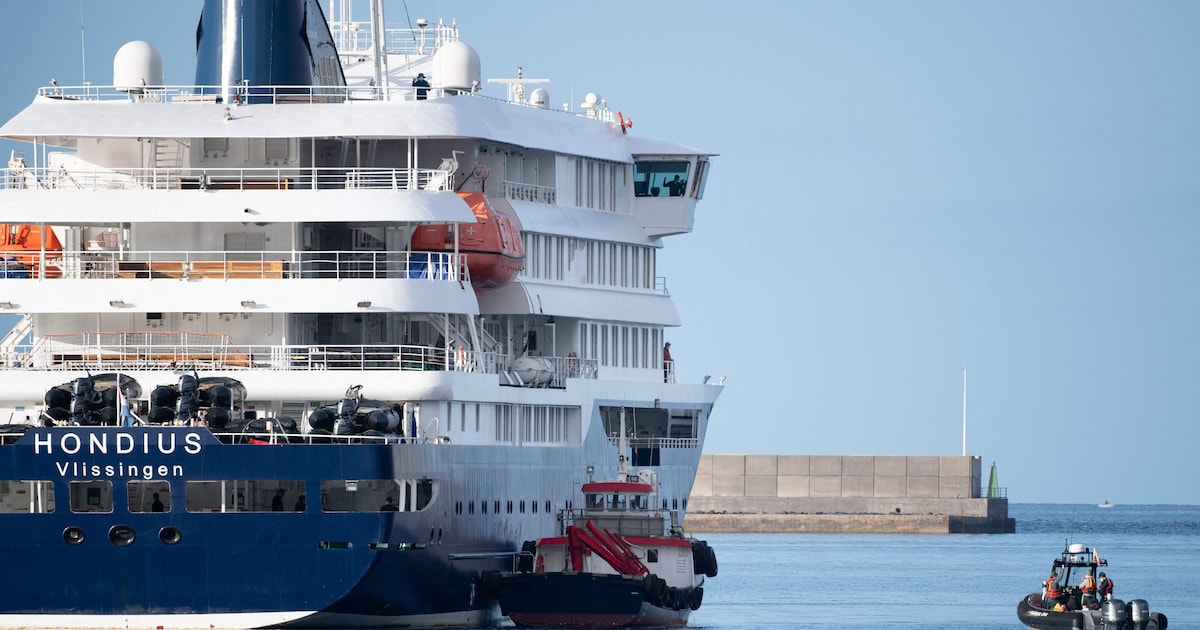 Cruiseschip Hondius vaart weer uit na uitbraak hantavirus aan boord ...