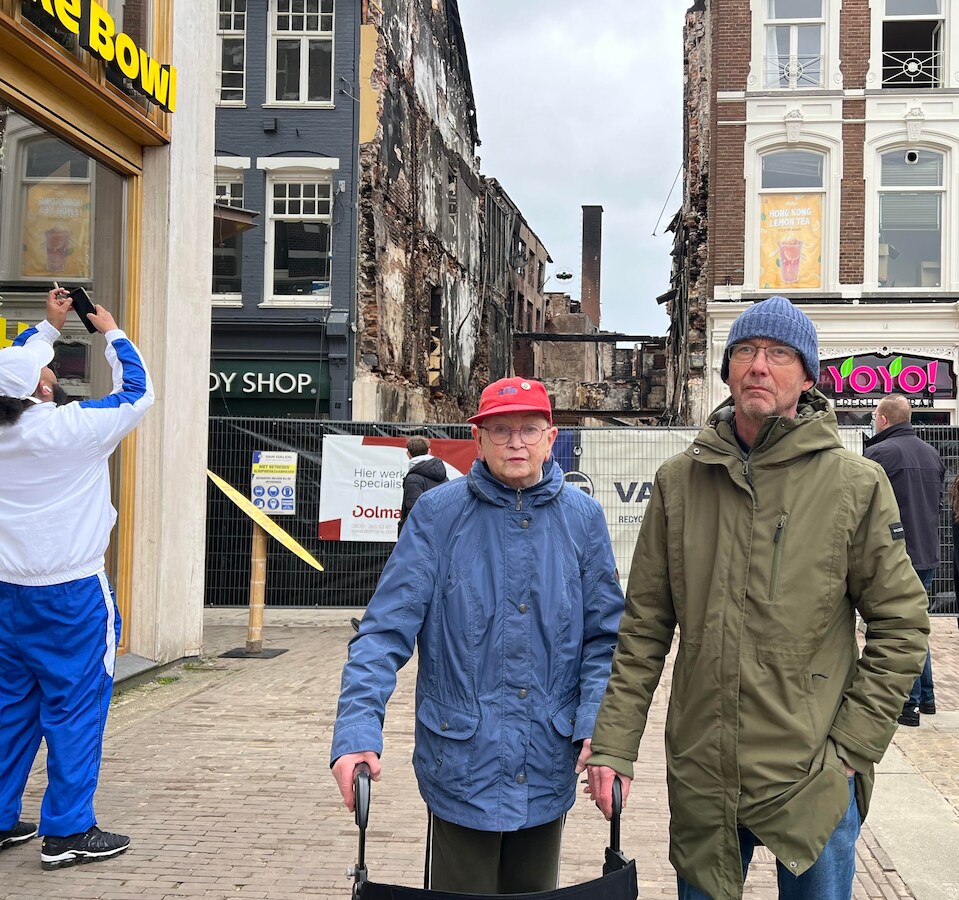 Veel mensen willen zien wat de brand met Arnhem doet: ‘Dit brengt ...
