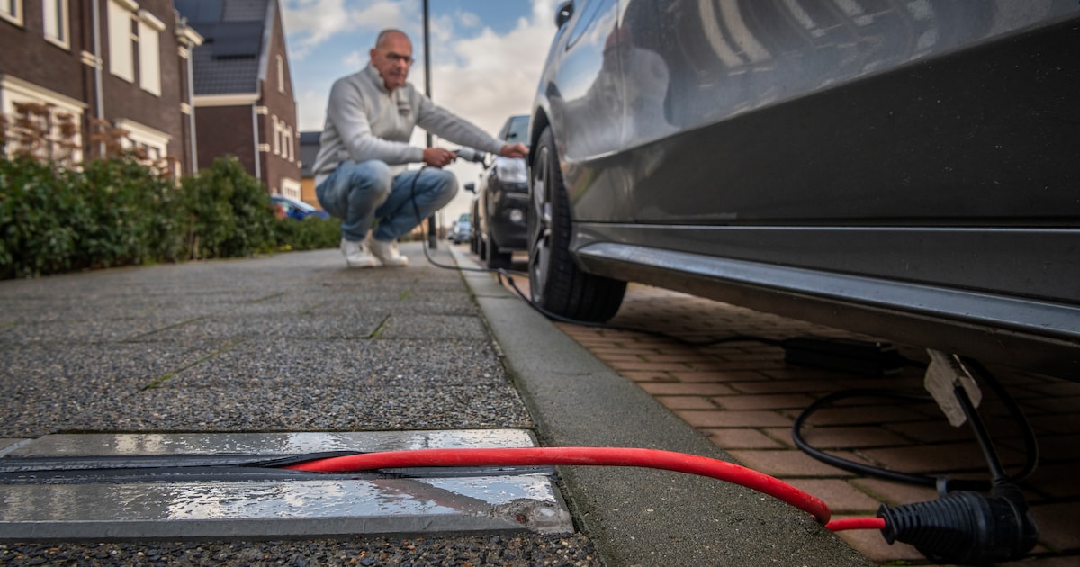 Zoetermeerder betaalt 1400 euro voor kabelgoot, omdat ambtenaar 12 uur ...