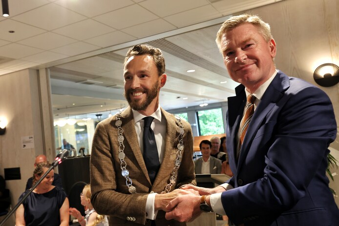 Arno Scheepers aangetreden als burgemeester: ‘Hij kan Voorne aan Zee ...