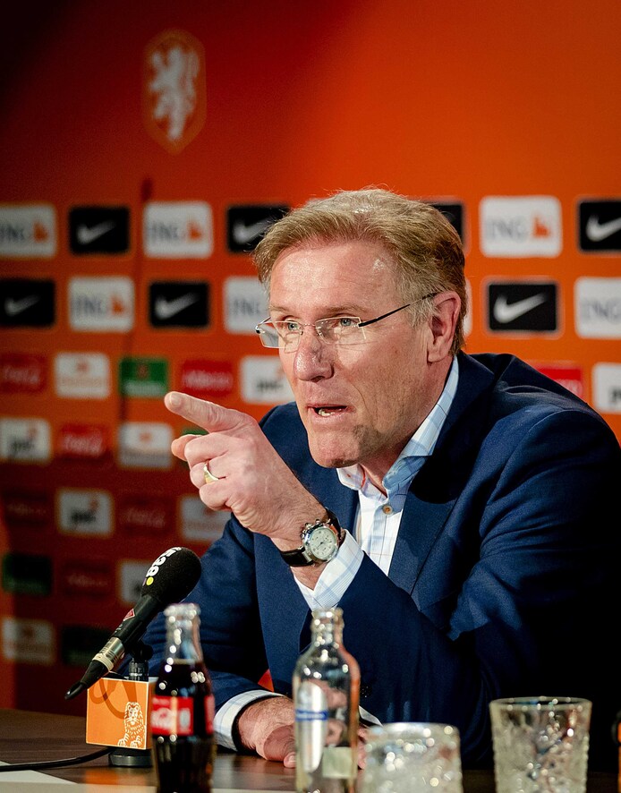 Wie moet Van Breukelen opvolgen bij de KNVB? | Nederlands voetbal | AD.nl