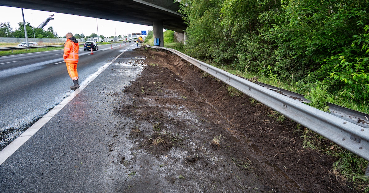 Tankwagen met mest belandt tegen de vangrail op A16 bij Breda | Regio ...