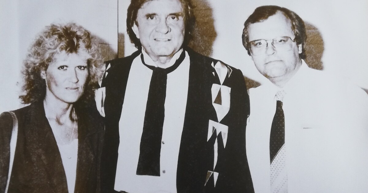 Hoe countrylegende Johnny Cash in 1990 naar een Alphense sporthal kwam ...